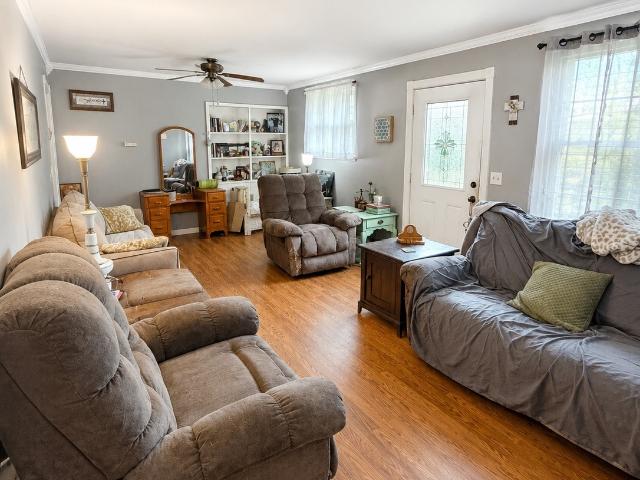 204 Lakeshore Dr