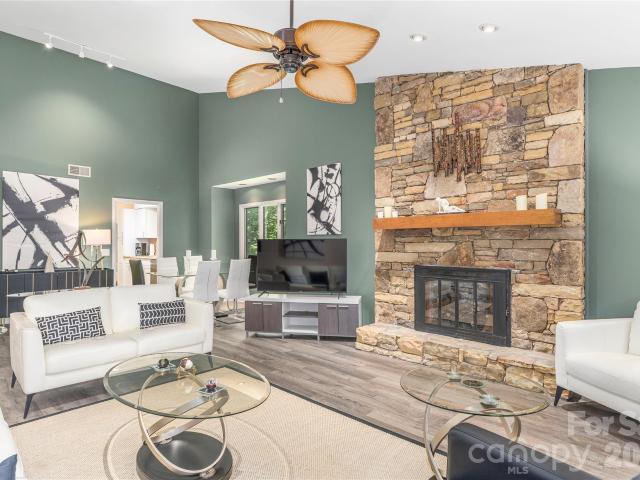 204 Live Oak Lane