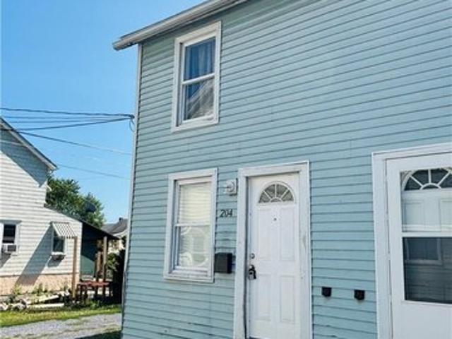204 Limestone St, Catasauqua, PA 18032