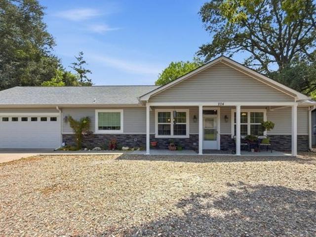 204 Main St, Hooks, TX 75561