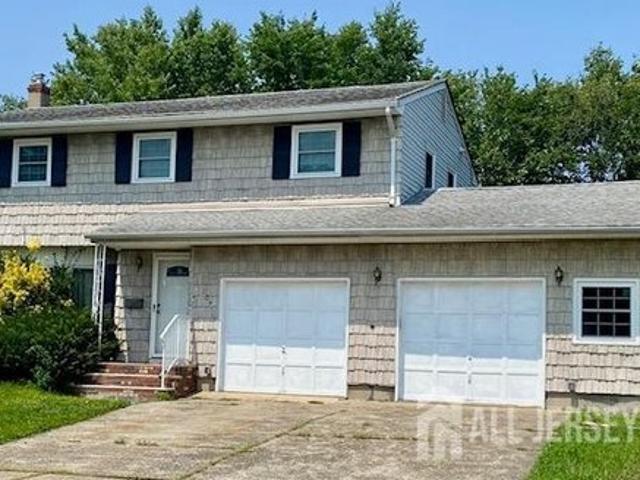 204 Marlin Dr, Fords, NJ 08863