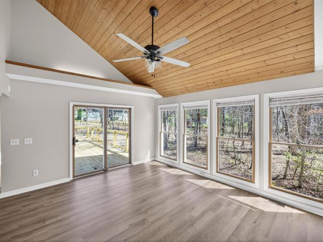 204 Meadowview Dr