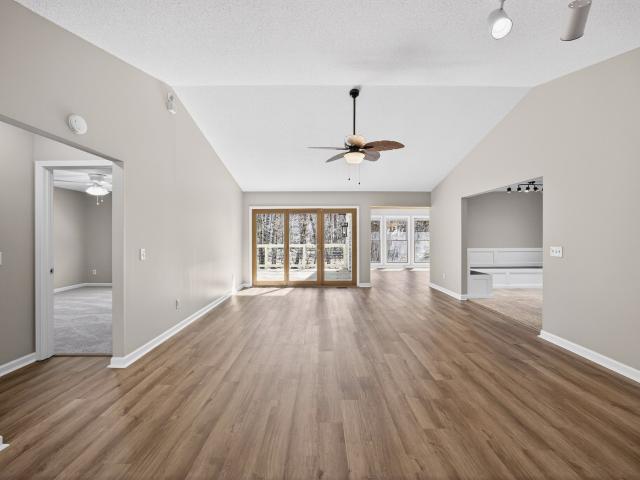 204 Meadowview Dr