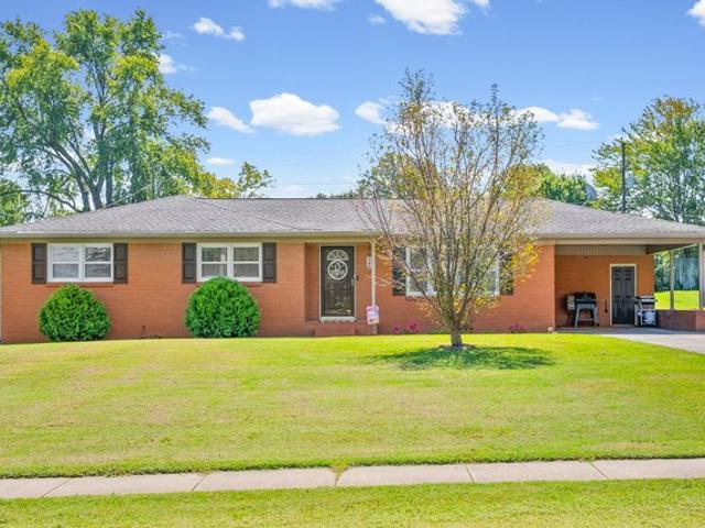 204 Millbrooke Dr, Hopkinsville, KY 42240