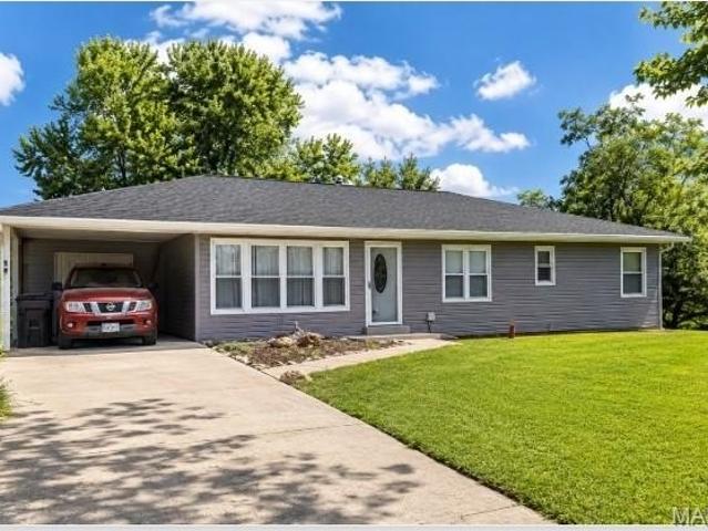 204 N 4th St, Clarksville, MO 63336