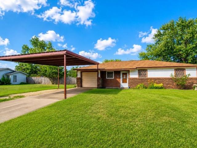 204 N Texas St, Whitney, TX 76692