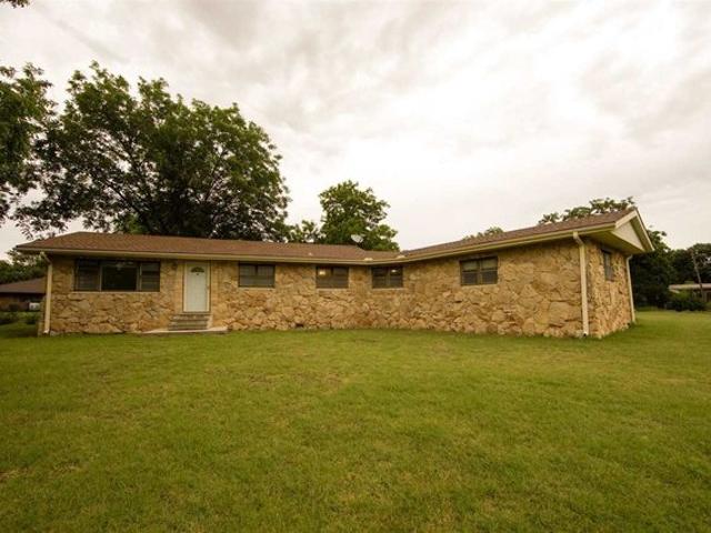 204 N Apple Ave, Newkirk, OK 74647