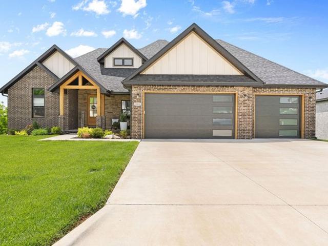 204 N Blarney Ct, Nixa, MO 65714