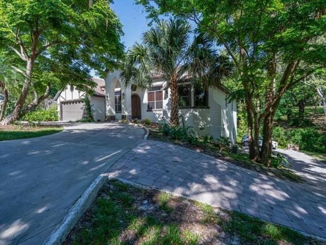 204 N Clayton St, Mount Dora, FL 32757