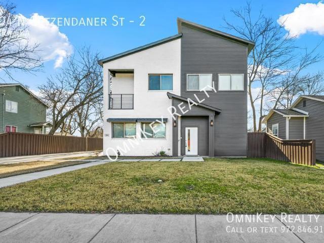 204 N Getzendaner St, 4 beds, 4 full baths