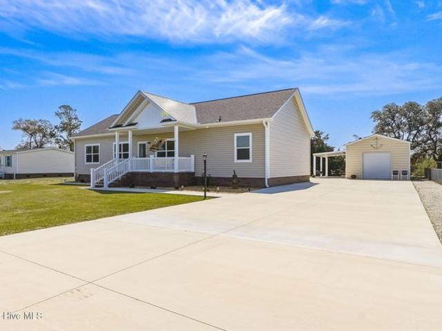 204 Nelson St, Harkers Island, NC 28531