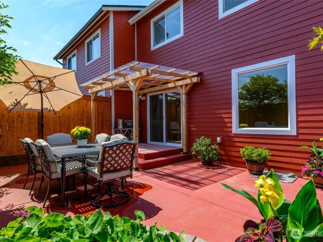 204 NW Capstan Court