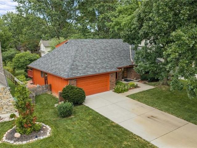 204 NW Cypress St, Lee's Summit, MO 64064