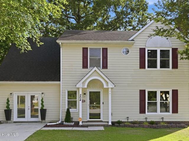 204 S Carlisle Ct, Jacksonville, NC 28546