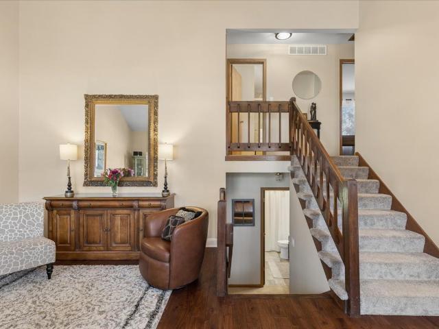 204 S Carriage Trail