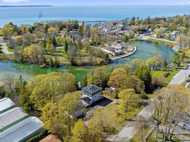 204 S Chandler St, Leland, MI 49654