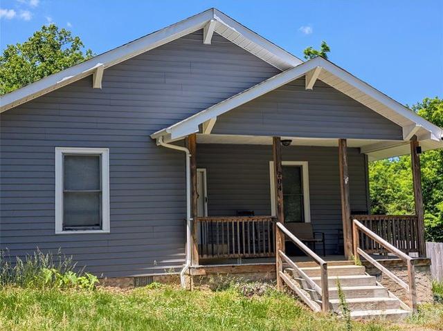 204 Shelby St, Hickory, NC 28601