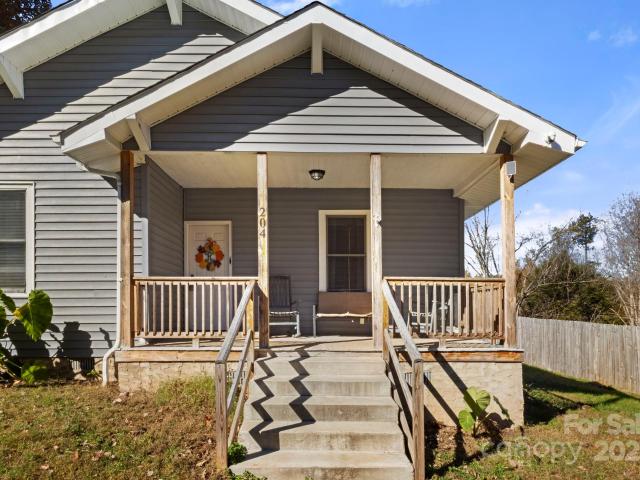204 Shelby St, Hickory, NC 28601 | MLS #4380 | Compass