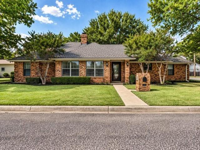 204 Sloan St, Whitesboro, TX 76273