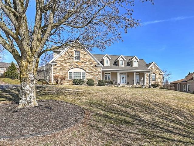 204 Strawberry Field Dr, Johnson City, TN 37604