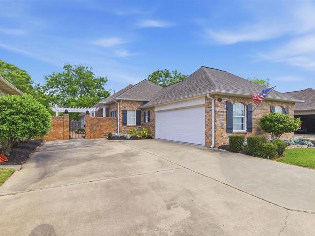 204 Pecanwood Dr, Lake Charles, LA 70605 | MLS #SWL26001 | Compass