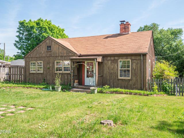 204 Rose Ave, Alcoa, TN 37701 | MLS #1338 | Compass
