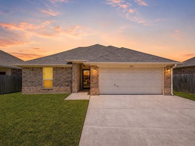 204 Raven Ridge Ct, Lacy Lakeview, TX 76705