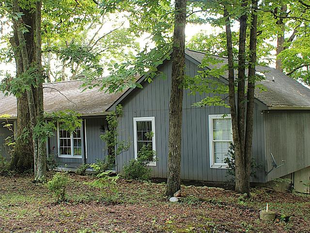 204 Red Bud Dr