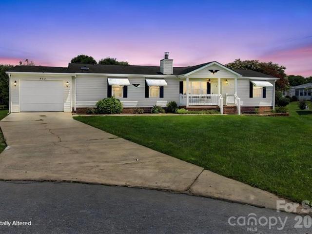 204 Red Birch Ct, Hendersonville, NC 28739