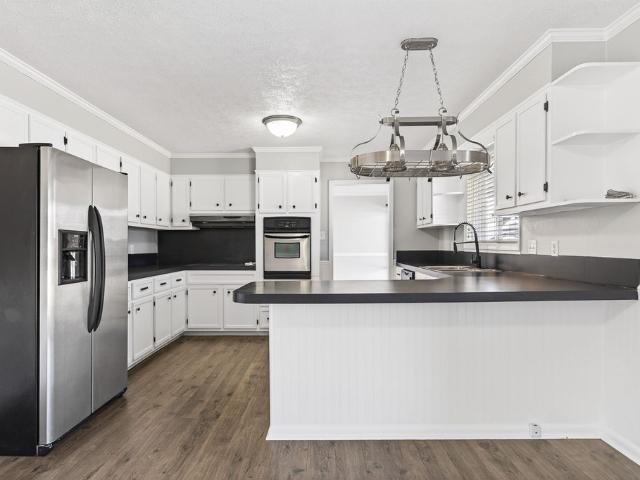 204 W 7th St