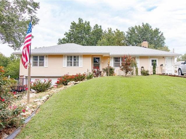204 W 16th St, Holden, MO 64040