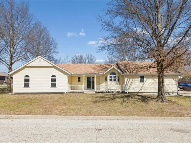 204 W 1st St, Garden City, MO 64747