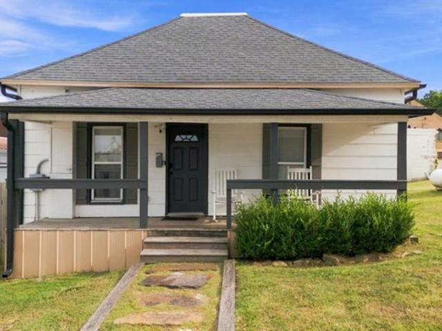 204 W Trish Knight St, West Plains, MO 65775
