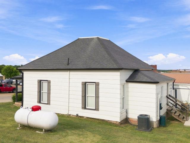 204 W Trish Knight Street