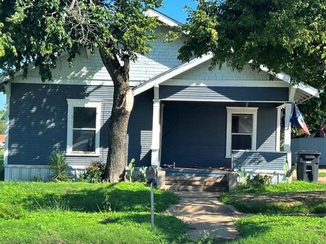 204 W Westhill Dr, Cleburne, TX 76033
