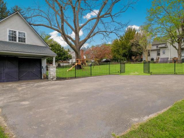 204 W Brookhaven Road