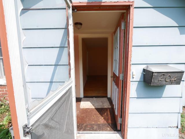 204 W Douglass Street