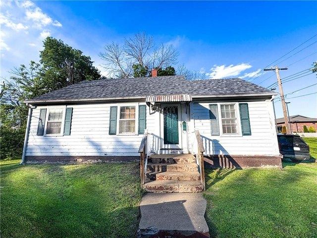 204 W Jackson St, Windsor, MO 65360