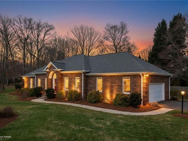 204 W Stonebury Ct, Reidsville, NC 27320