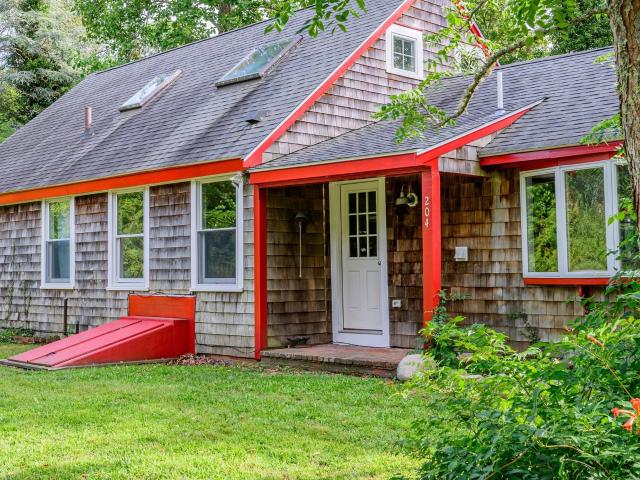 204 Waquoit Hwy
