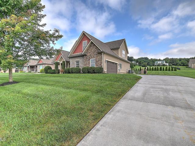 204 West Hawthorne Court