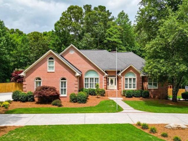 204 Willow Pond Ct, Acworth, GA 30101