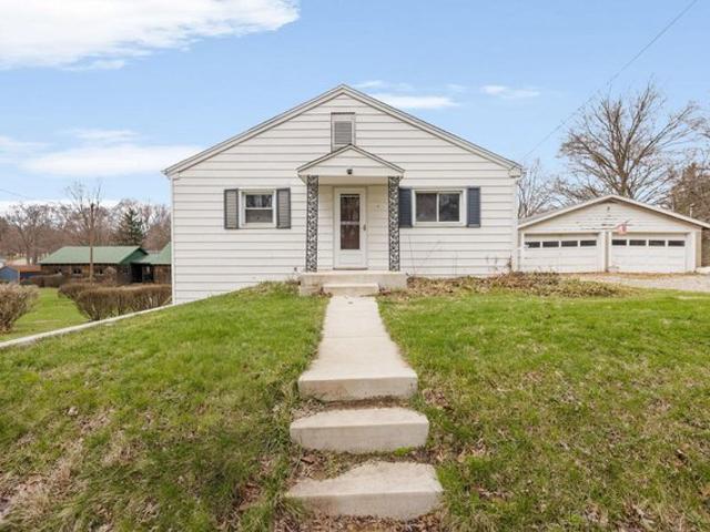 204 Terre Coupe St, Buchanan, MI 49107