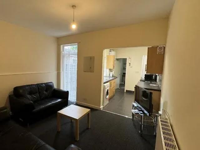204 Tiverton Road, Stirchley, B29 6BU, United Kingdom | Room for rent #113251315 | Rentberry