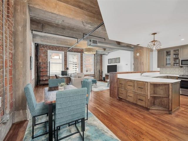204 Travis St Apt 4A, Houston, TX 77002