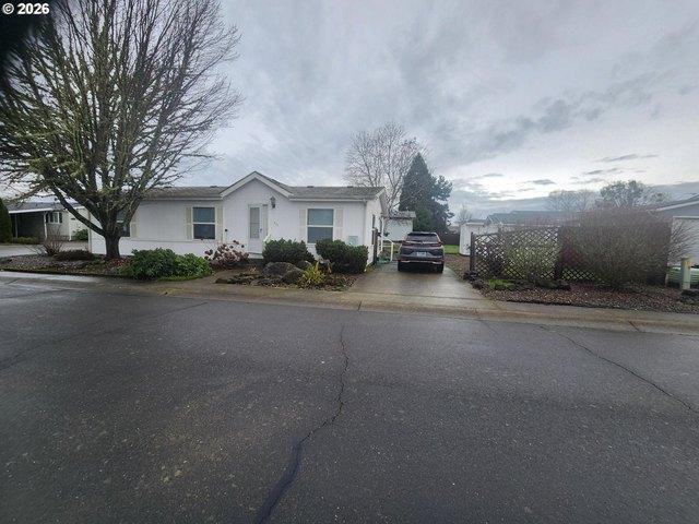 204 Trout Loop, Roseburg, OR 97471