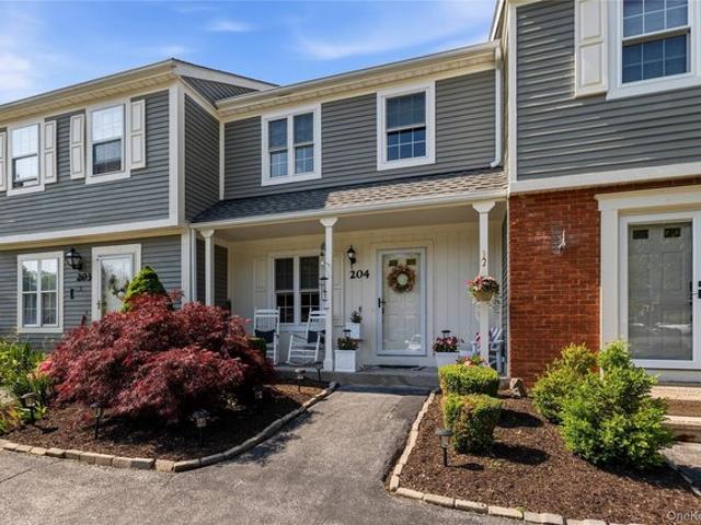 204 Twin Brook Ct, Carmel, NY 10512