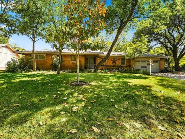 204 University Dr, Arlington, TX 76013