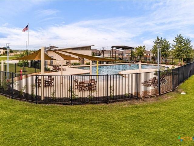 204 Yucca Dr, Seguin, TX 78155