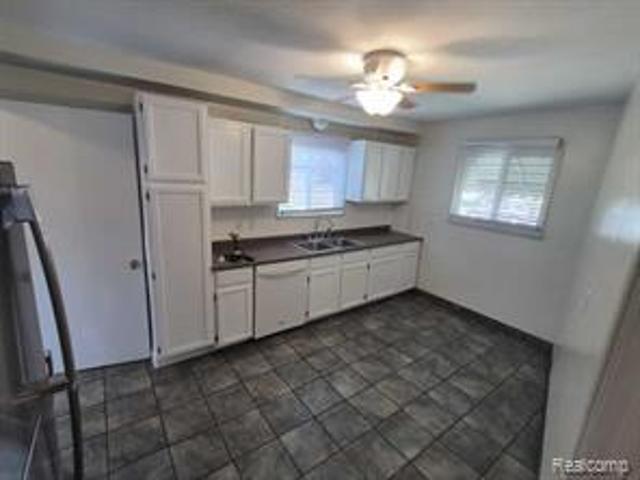 20548 Poinciana